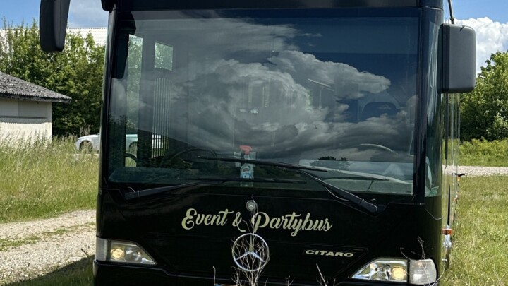 Lej københavns fedeste partybus | Kraftig lyd & lysshow | Book nu