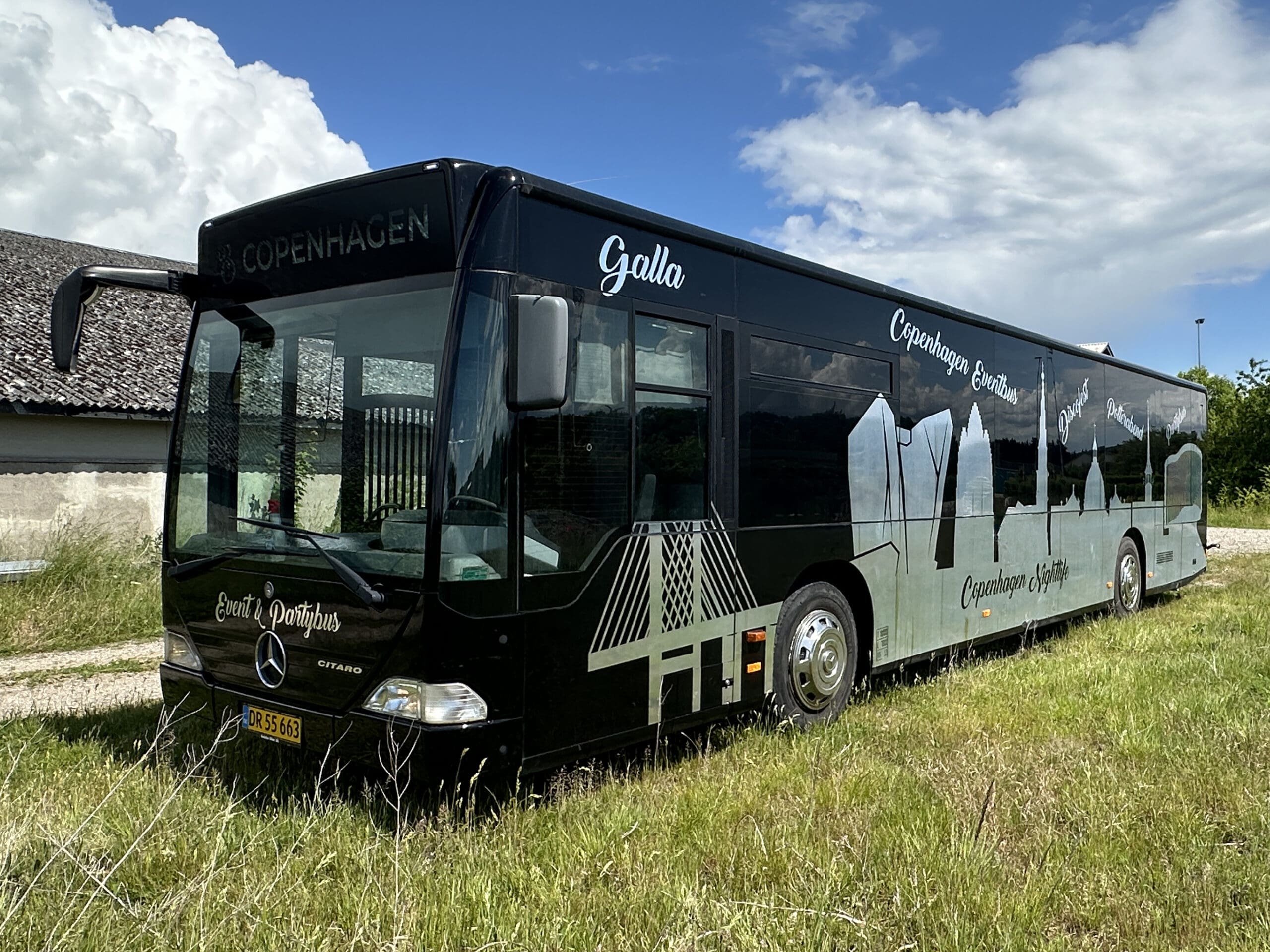 Lej københavns fedeste partybus | Kraftig lyd & lysshow | Book nu