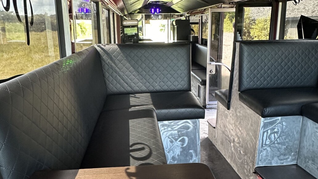 Lej københavns fedeste partybus | Kraftig lyd & lysshow | Book nu